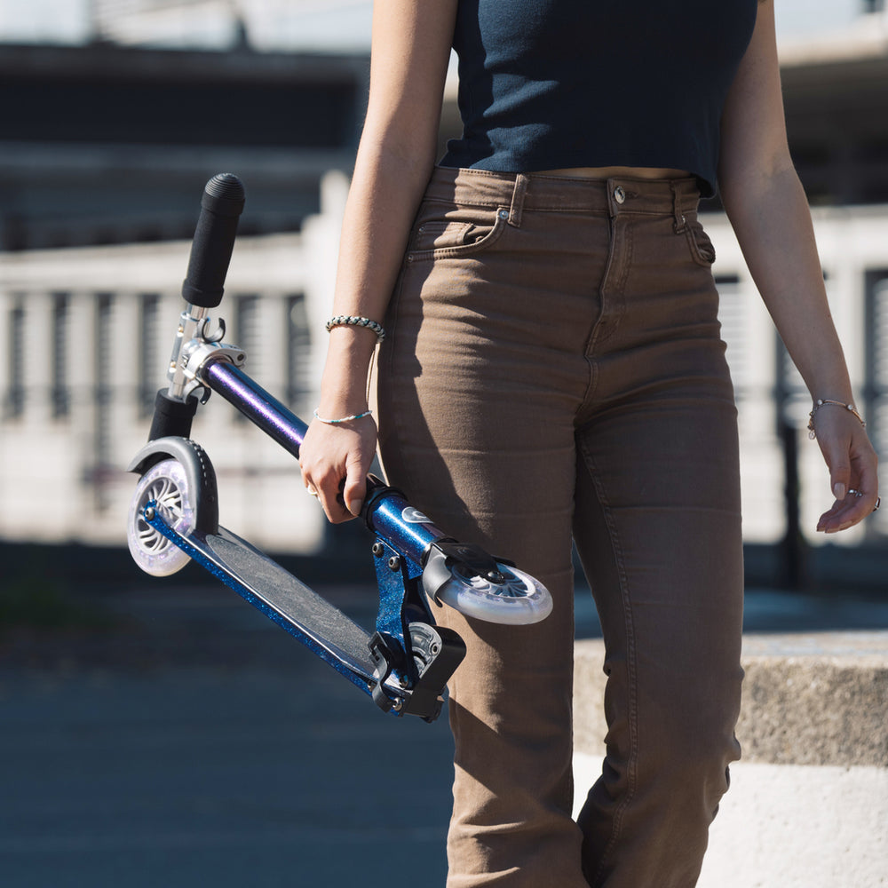 Micro Scooter niños Sprite Led Plegable 2 ruedas Azul Glitter